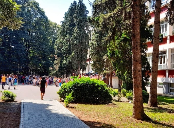 U školama Moravičkog okruka u školske klupe danas prvi put selo 1.700 ...