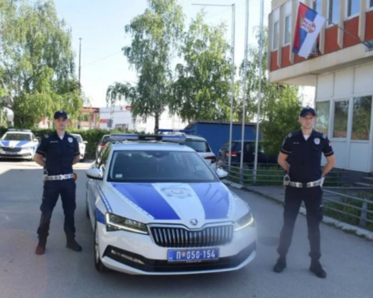 Policajci Nikola i Darko spasli život čoveku u Preljini: Rekao je da su ga izujedale pčele, a ...