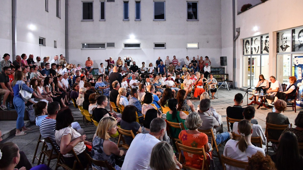 Zoran Kostić Cane u Čačku promovisao zbirku pesama ''Ukrštene reči ...