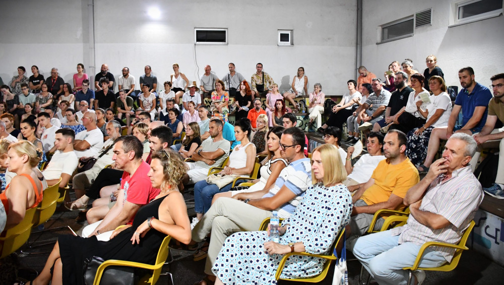 Zoran Kostić Cane u Čačku promovisao zbirku pesama ''Ukrštene reči ...